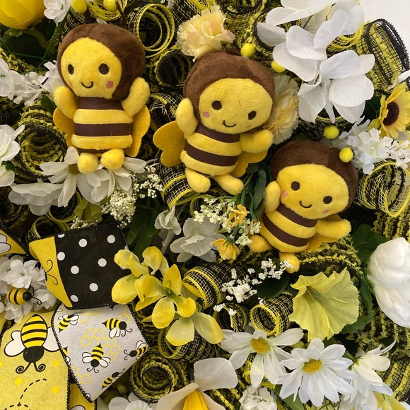 Other | Spring Bee Wreath About 2 Inches Wide | Poshmark